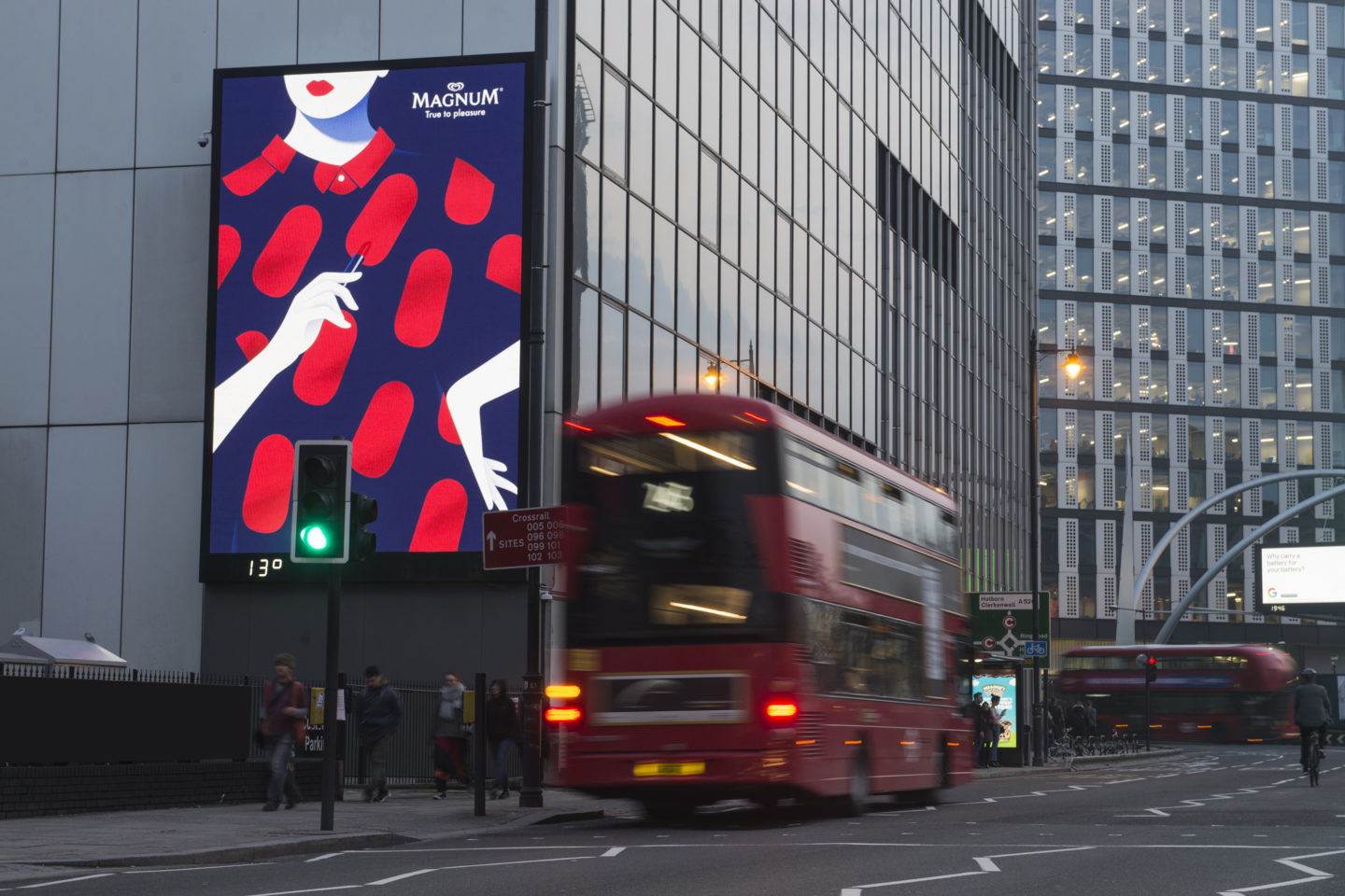 Magnum crée une campagne artistique sur le plaisir des formes
