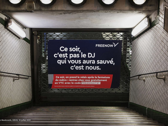 Cette publicité interactive s'anime lorsque le métro passe