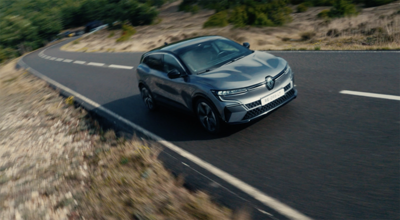 Renault et Publicis Conseil dévoilent une pub rétro-futuriste pour ...