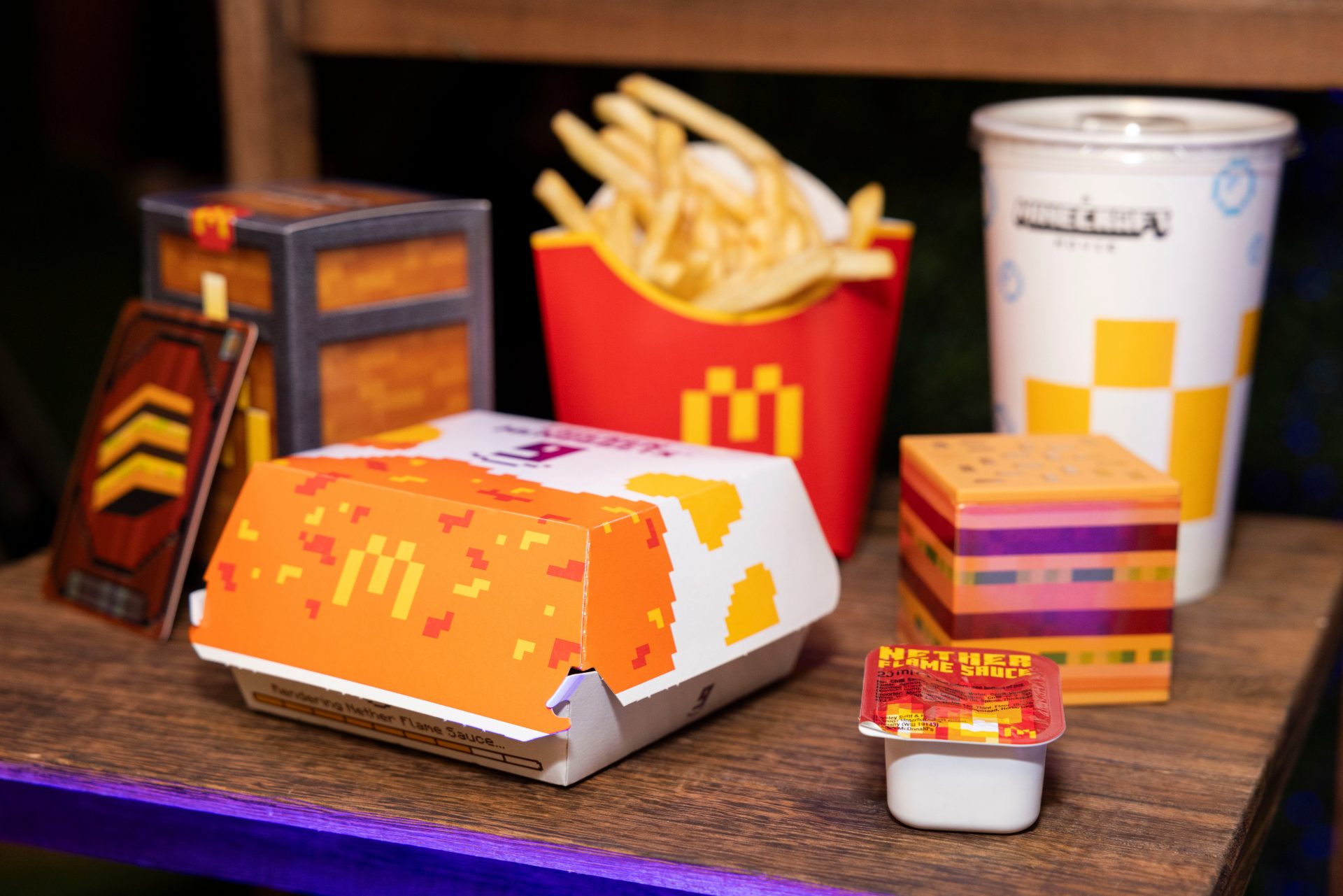 McDonald's dévoile 2 menus pixelisés pour la sortie du film Minecraft