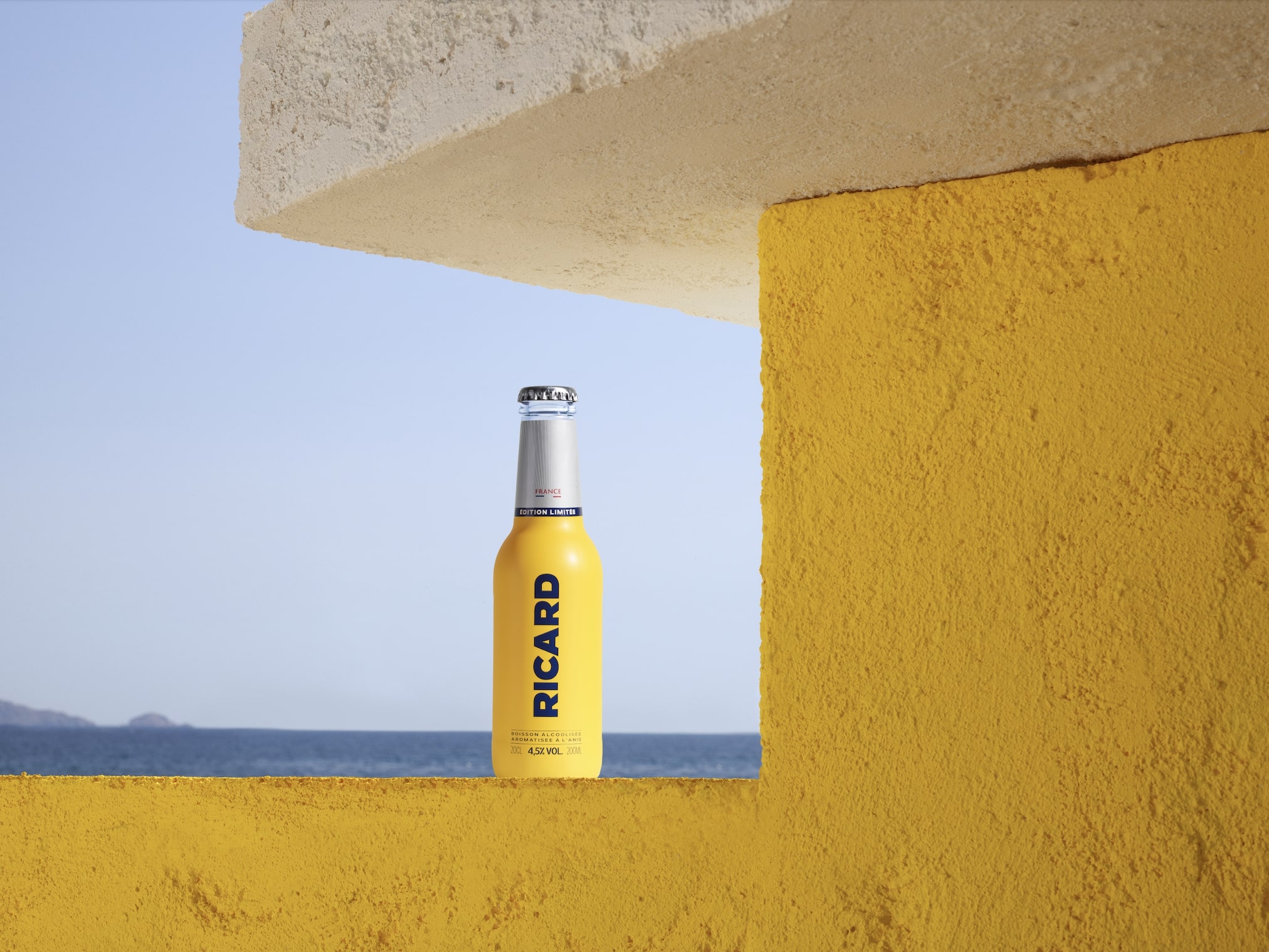 Ricard dévoile une nouvelle bouteille collector et design pour l'été 2025