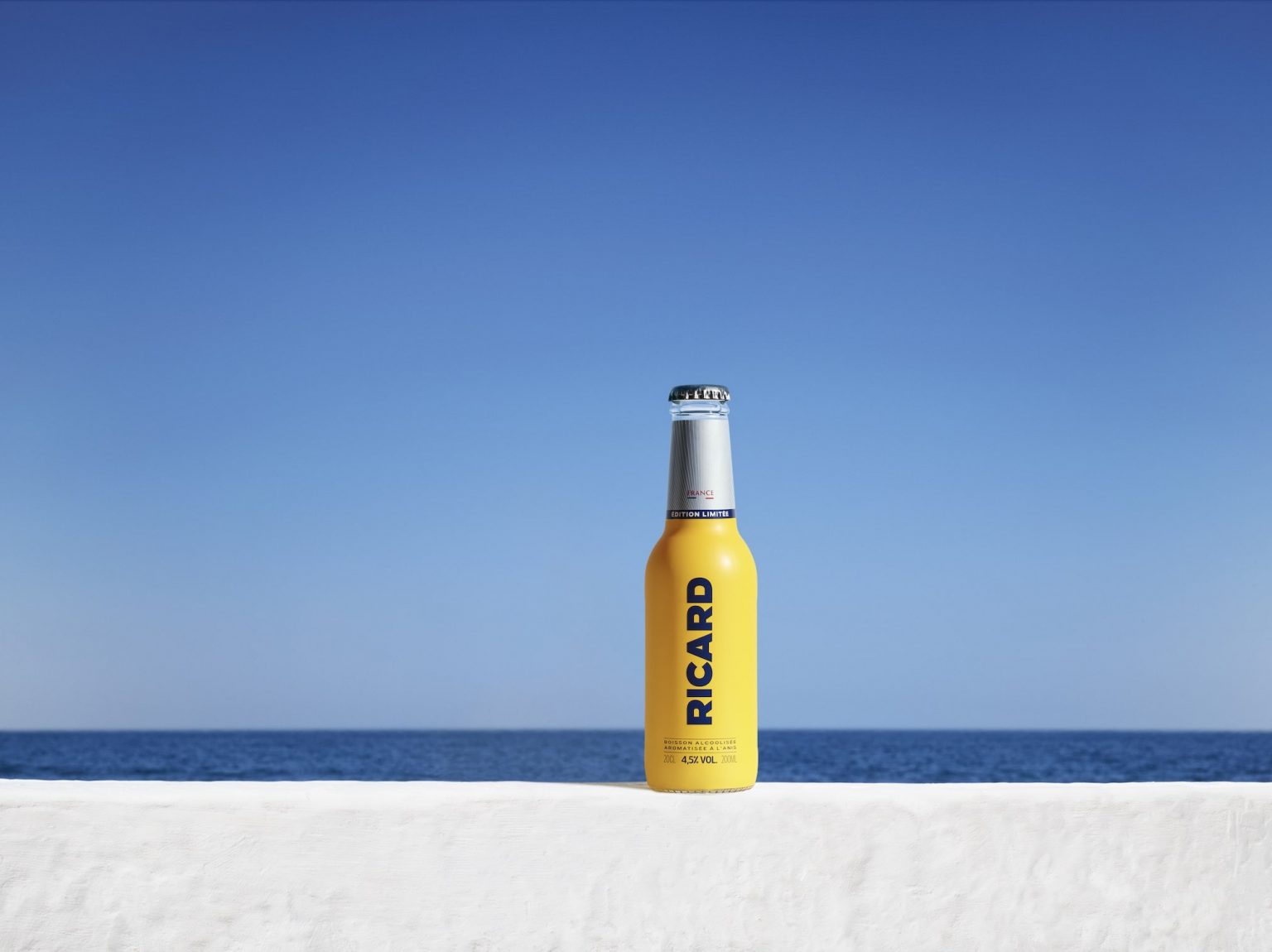 Ricard dévoile une nouvelle bouteille collector et design pour l'été 2025