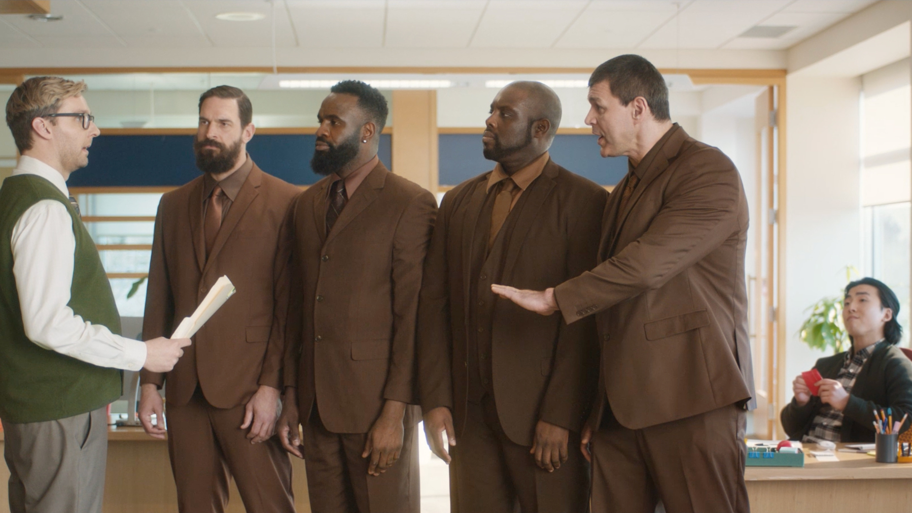 Kit Kat dévoile les Break Brothers : des super-héros en costard pour ...