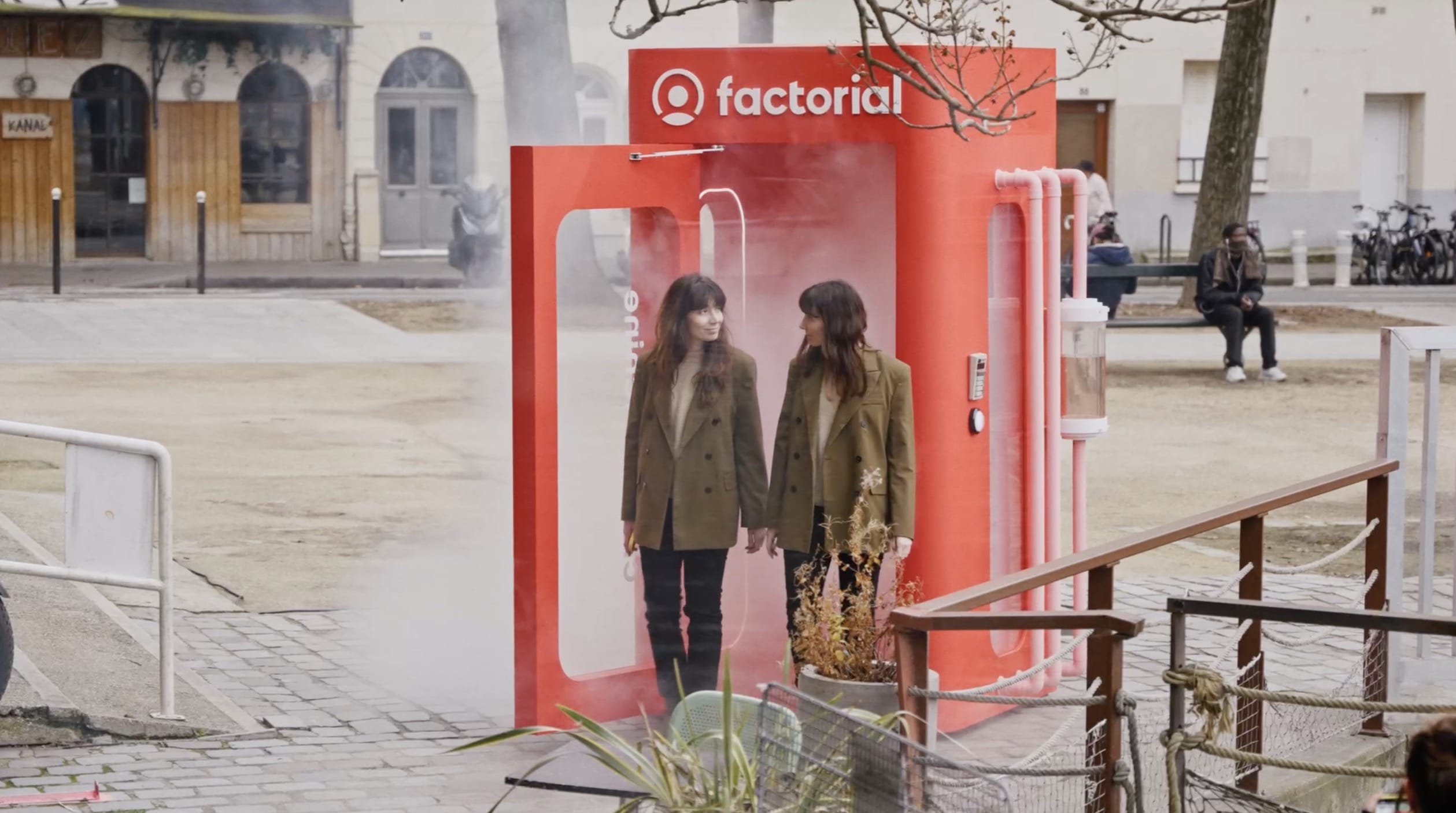 Factorial piège les Parisiens avec une machine à cloner dans la rue